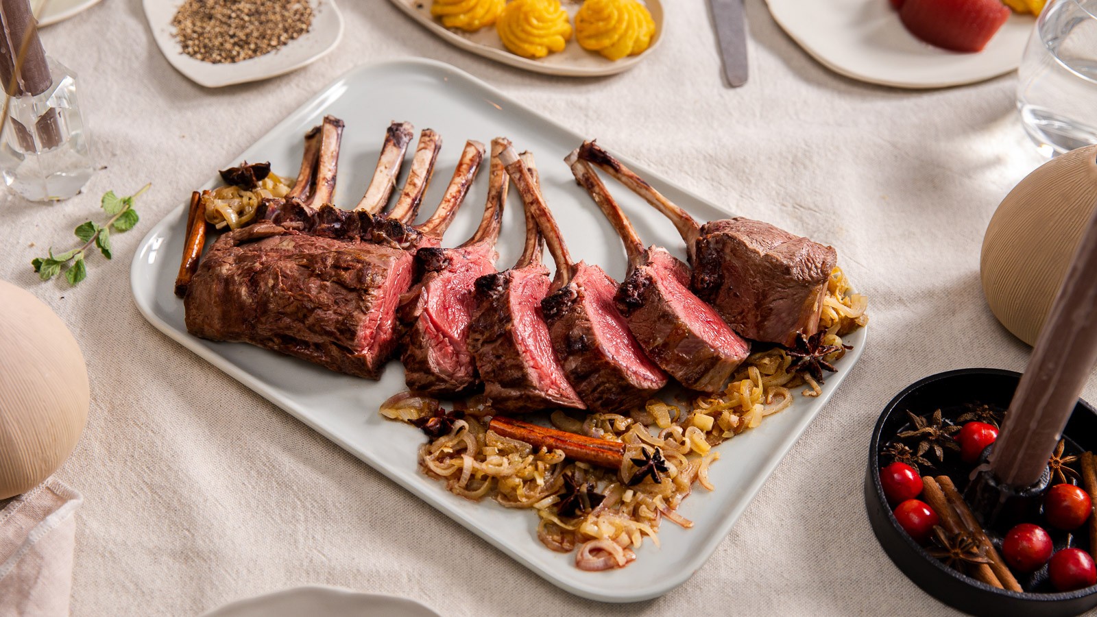 Pures Wildfleisch nachhaltig genießen – zartes Fleisch vom Hirsch ...