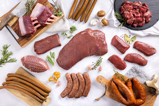 Pures Wildfleisch nachhaltig genießen – zartes Fleisch vom Hirsch ...