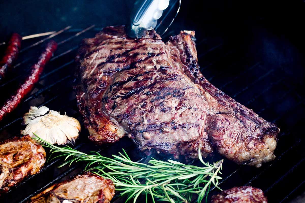 Côte de boeuf met knoflookolie - Recept | Grutto