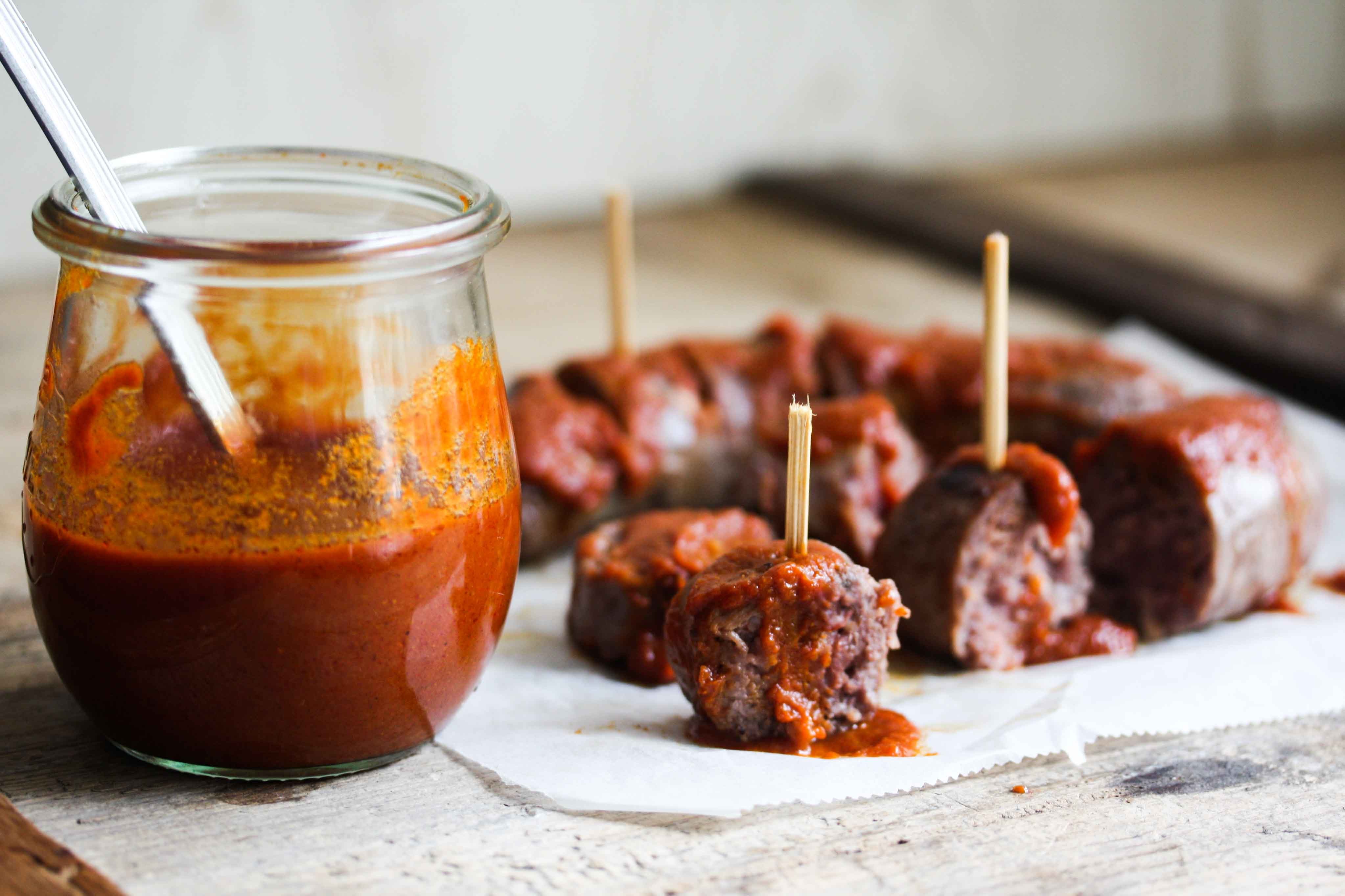 Rezept für Rinderbratwurst mit hausgemachtem Curry-Ketchup | Kaufnekuh ...